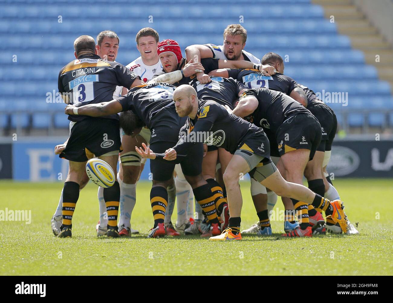 Joe Simpson of Wasps feeds his back line following good work by the ...