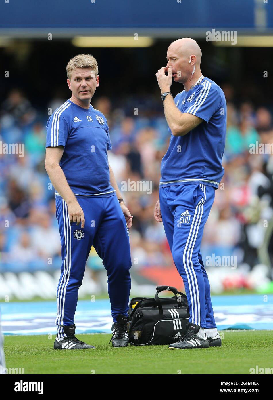 Chelsea physiotherapist steven hughes hi-res stock photography and ...