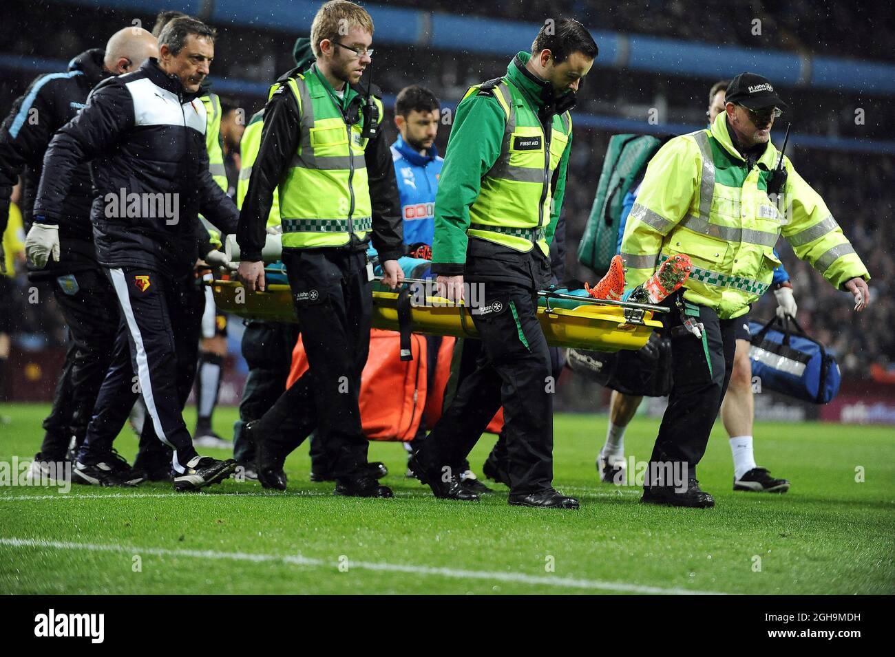 English league soccer football stretcher hi-res stock photography and ...