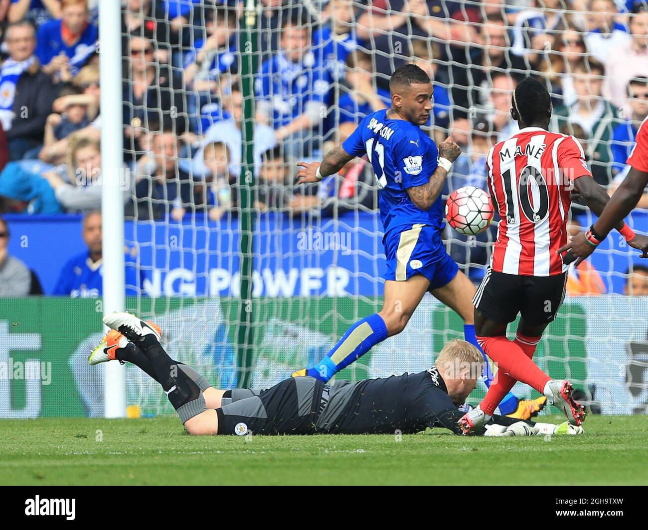 Leicester's Danny Simpson saves on the line from Southampton's Sadio ...