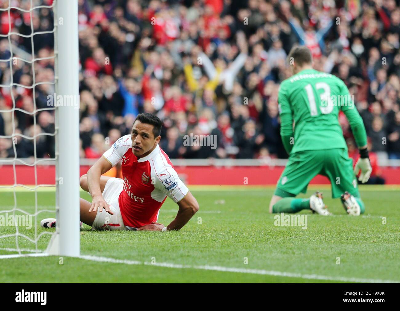 Arsenal's Alexis Sanchez celebrates scoring his sides opening goal ...