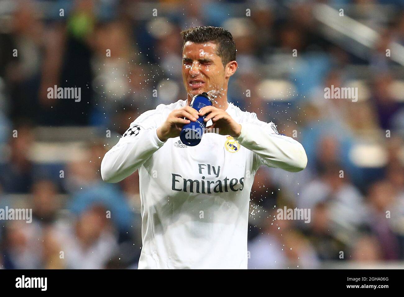Cristiano Ronaldo of Real Madrid cools down with a splash of water ...