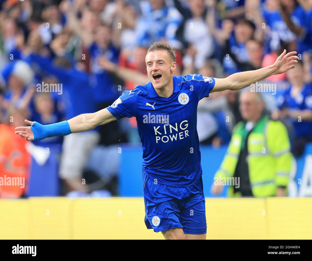 Leicester's Jamie Vardy celebrates scoring his sides opening goal ...