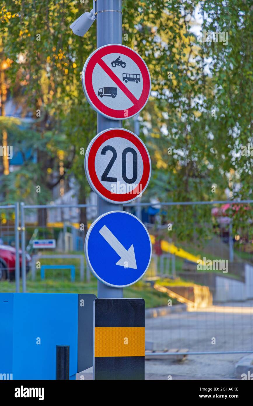 Road Signs Speed Limit Direction Arrow at Traffic Pole Stock Photo - Alamy
