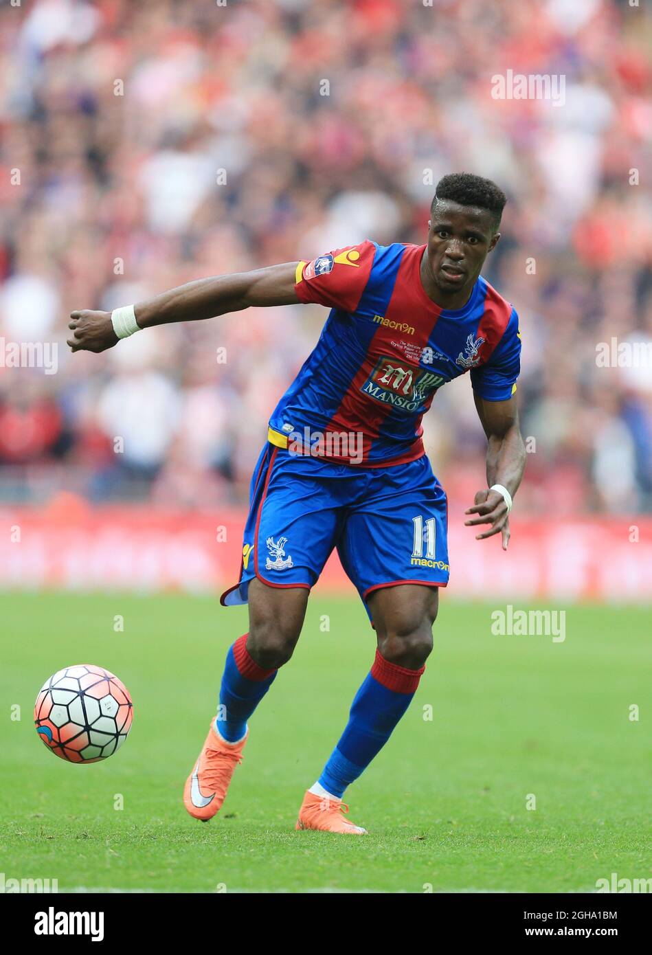 Football wilfred zaha hi-res stock photography and images - Alamy