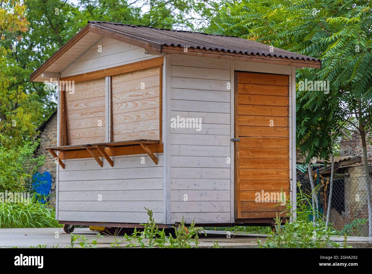 Closed Wooden Shed Kiosk Temporary Bar Structure Stock Photo - Alamy