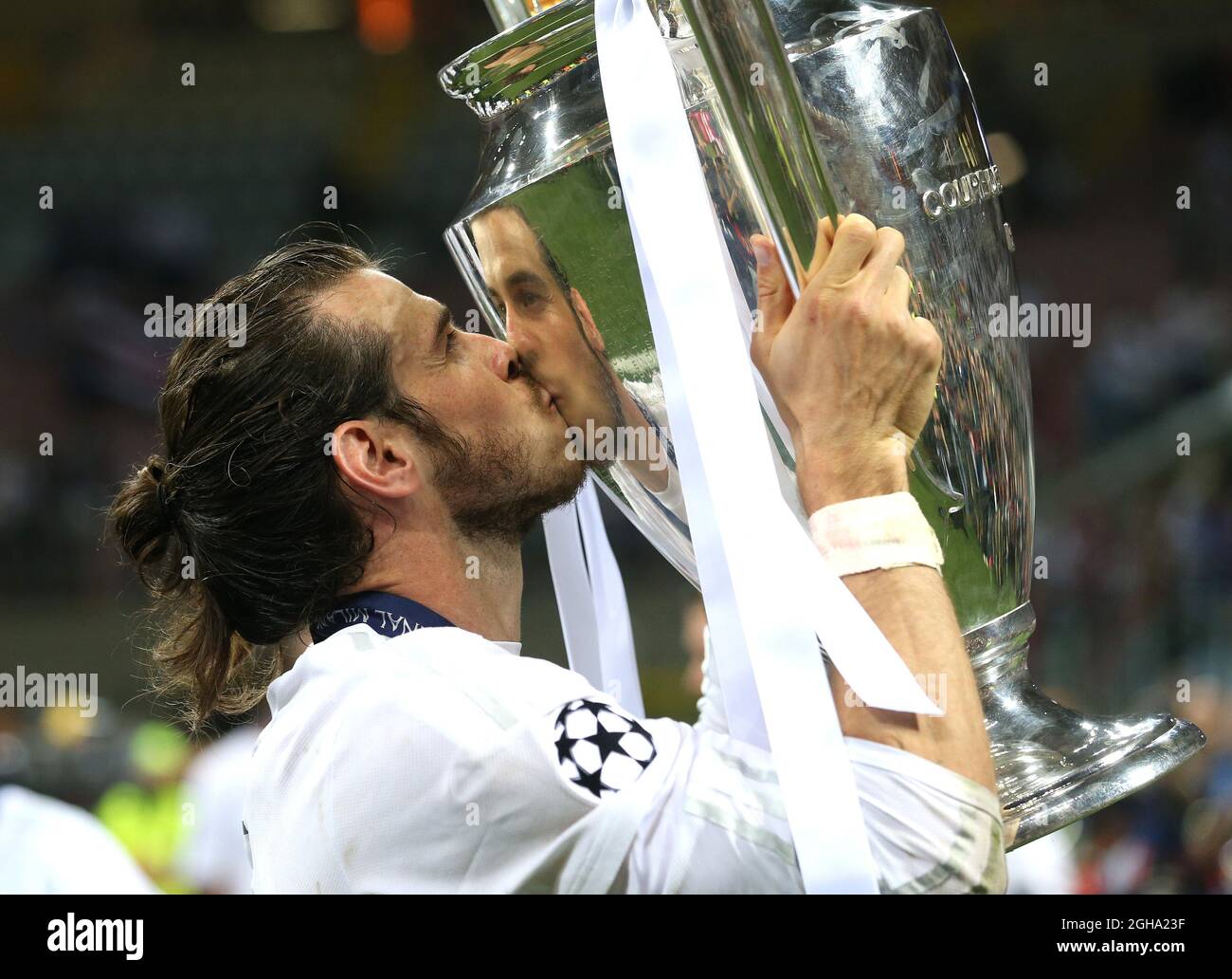 Gareth Bale of Real Madrid kisses the UEFA Champions League Trophy at ...