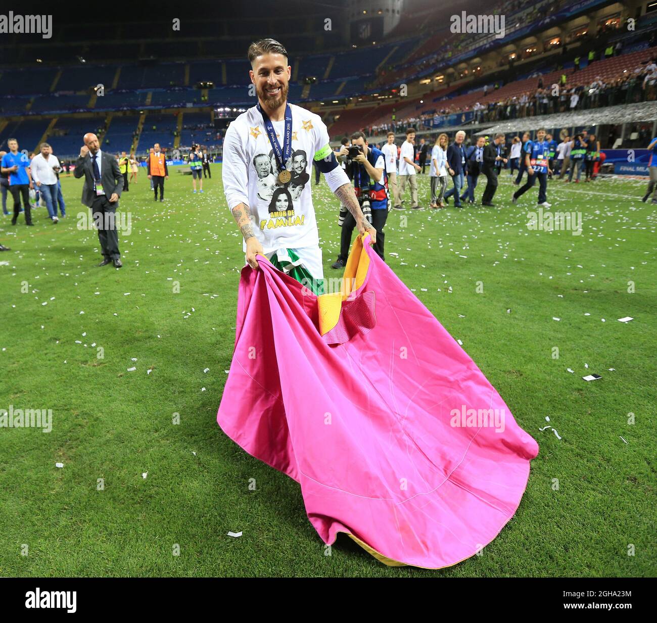 Italy captain lifts the trophy hi-res stock photography and images - Alamy