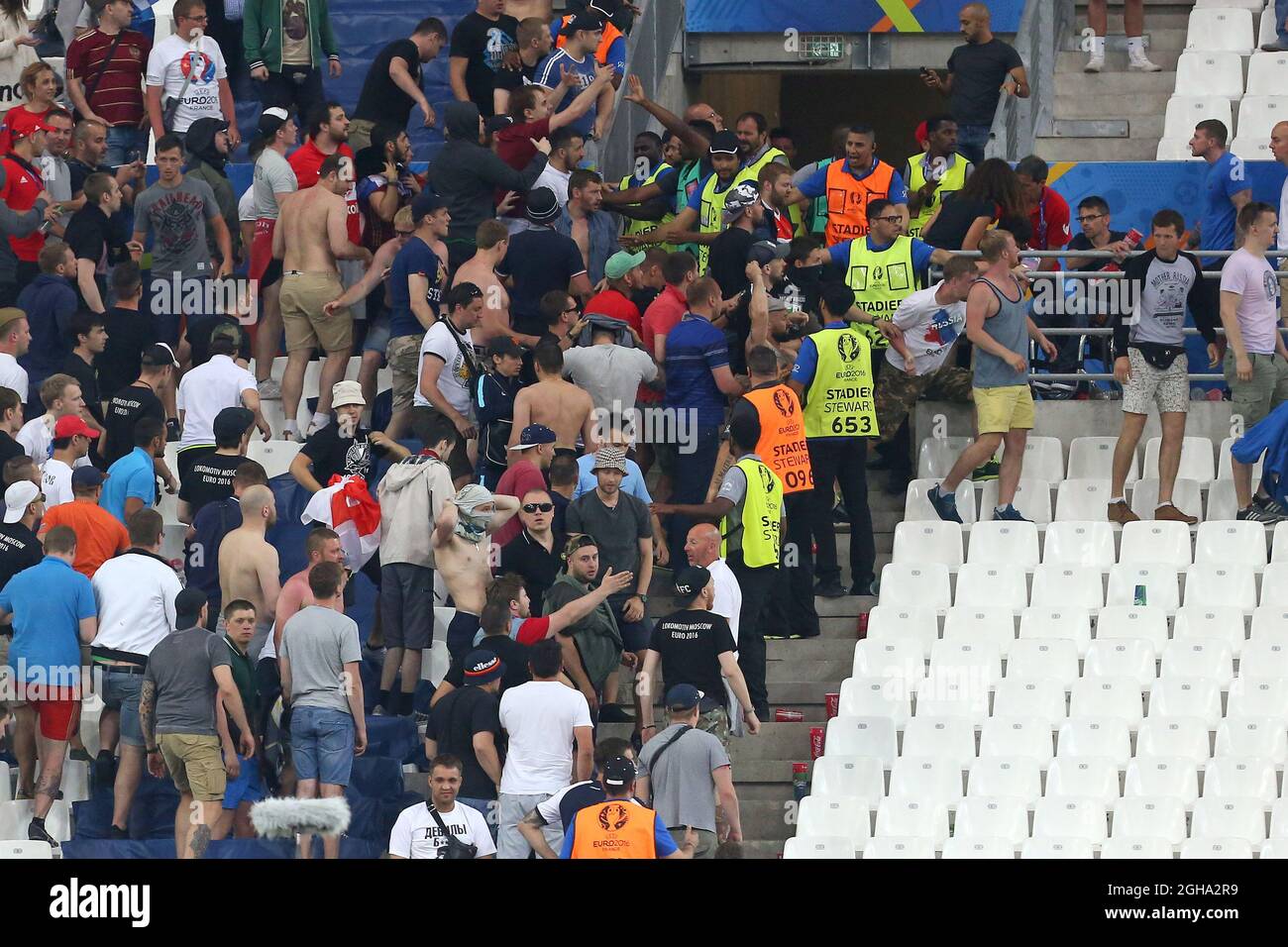 Light security at the segregation fails to keep fans apart as Russia ...