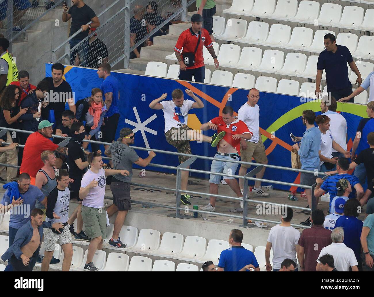Football hooligans fighting england hi-res stock photography and images ...
