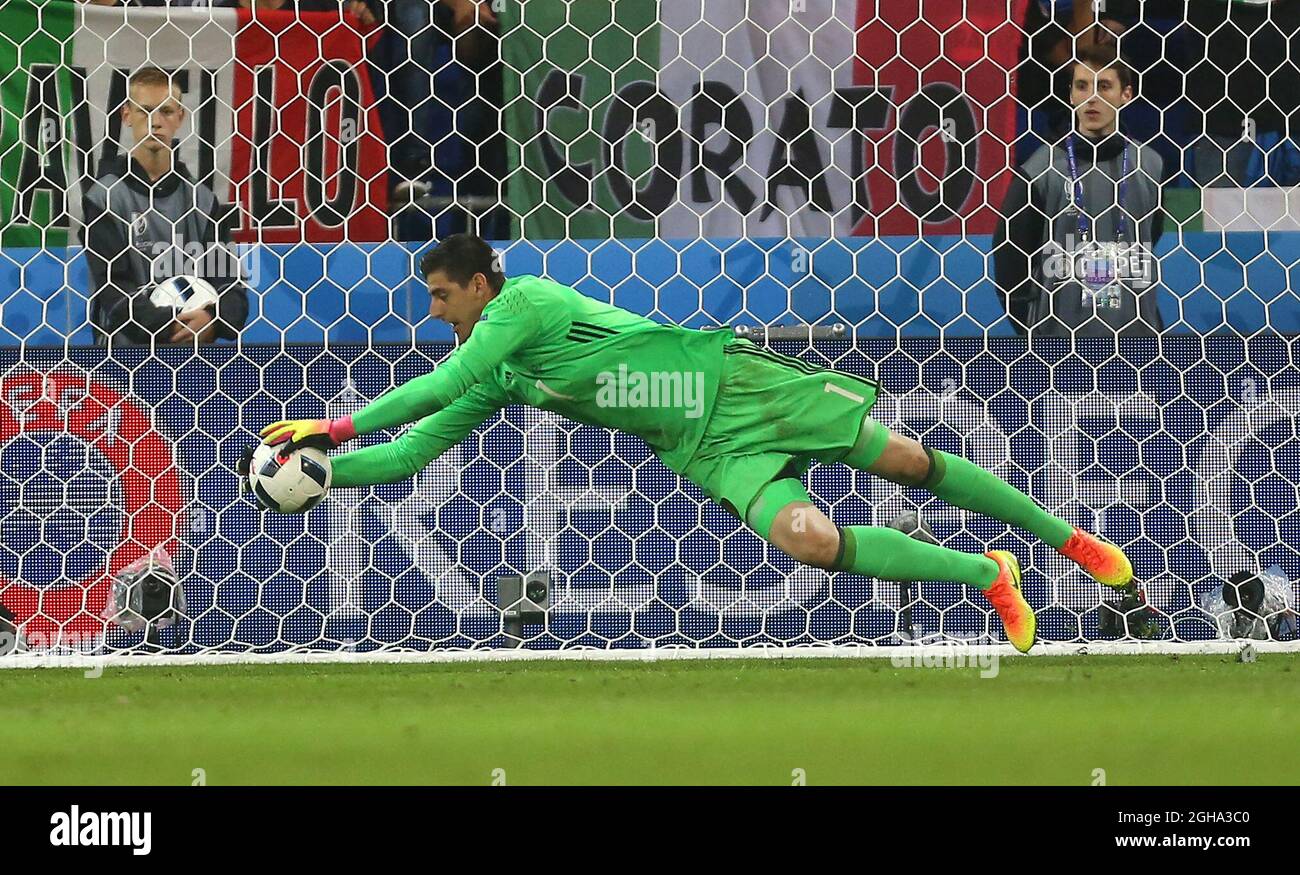 Thibaut Courtois Save