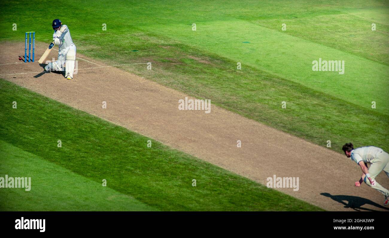 Cricket batter v bowler hi-res stock photography and images - Alamy
