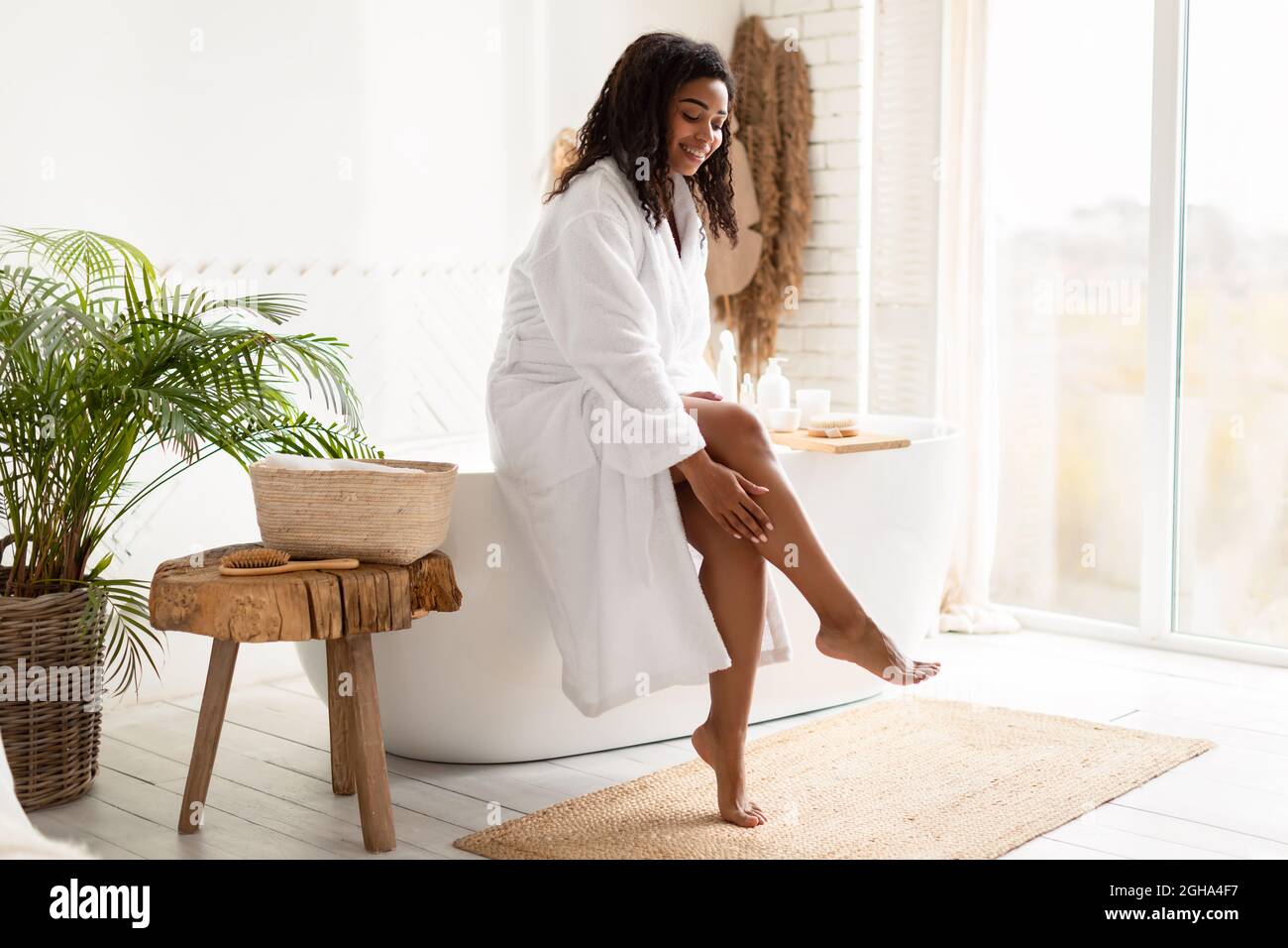 Smooth legs hi-res stock photography and images - Alamy