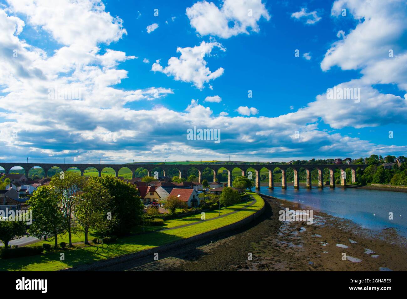 Berwick viaduct hi-res stock photography and images - Alamy