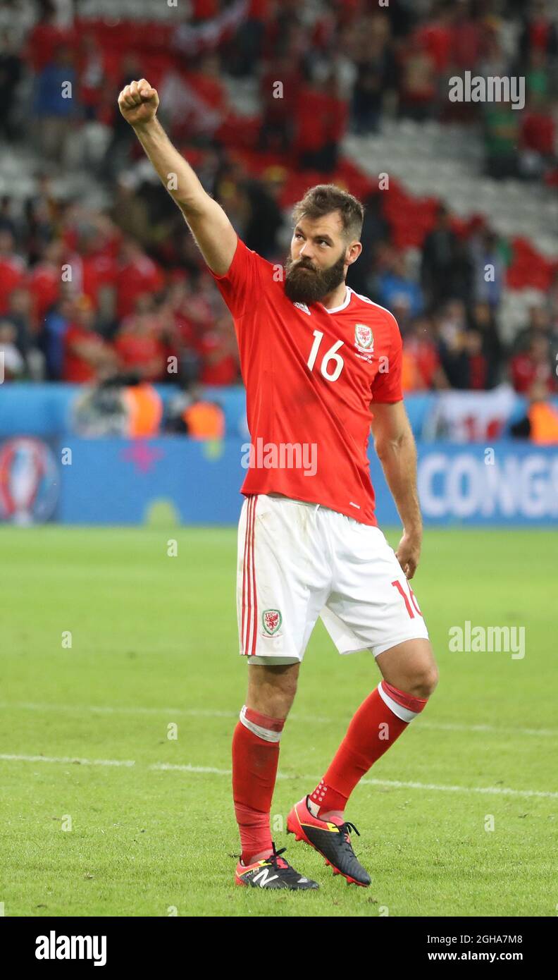 Wales joe ledley celebrates hi-res stock photography and images - Alamy