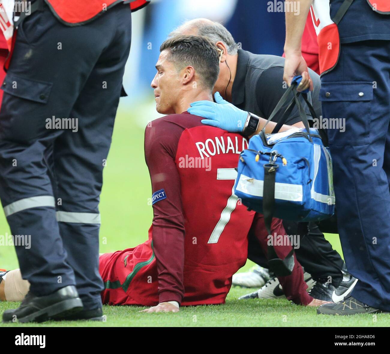 In tears at his final game hi-res stock photography and images - Alamy
