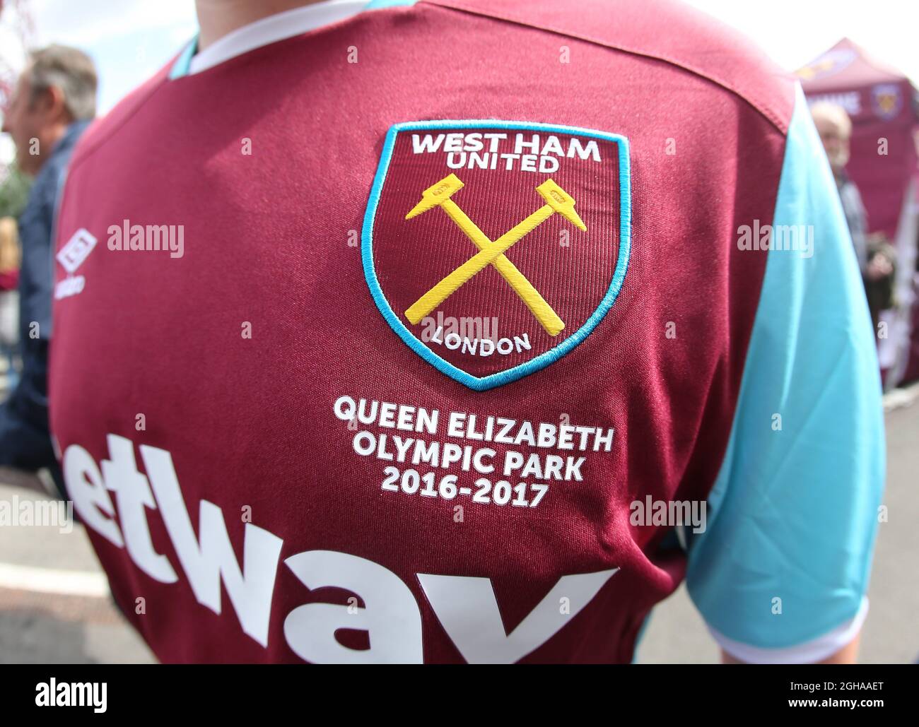 The new West Ham badge during the Premier League match at the London ...