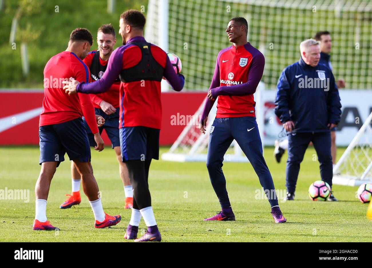 Marcus Rashford of England jokes with Jamie Vardy, Alex Oxlade ...