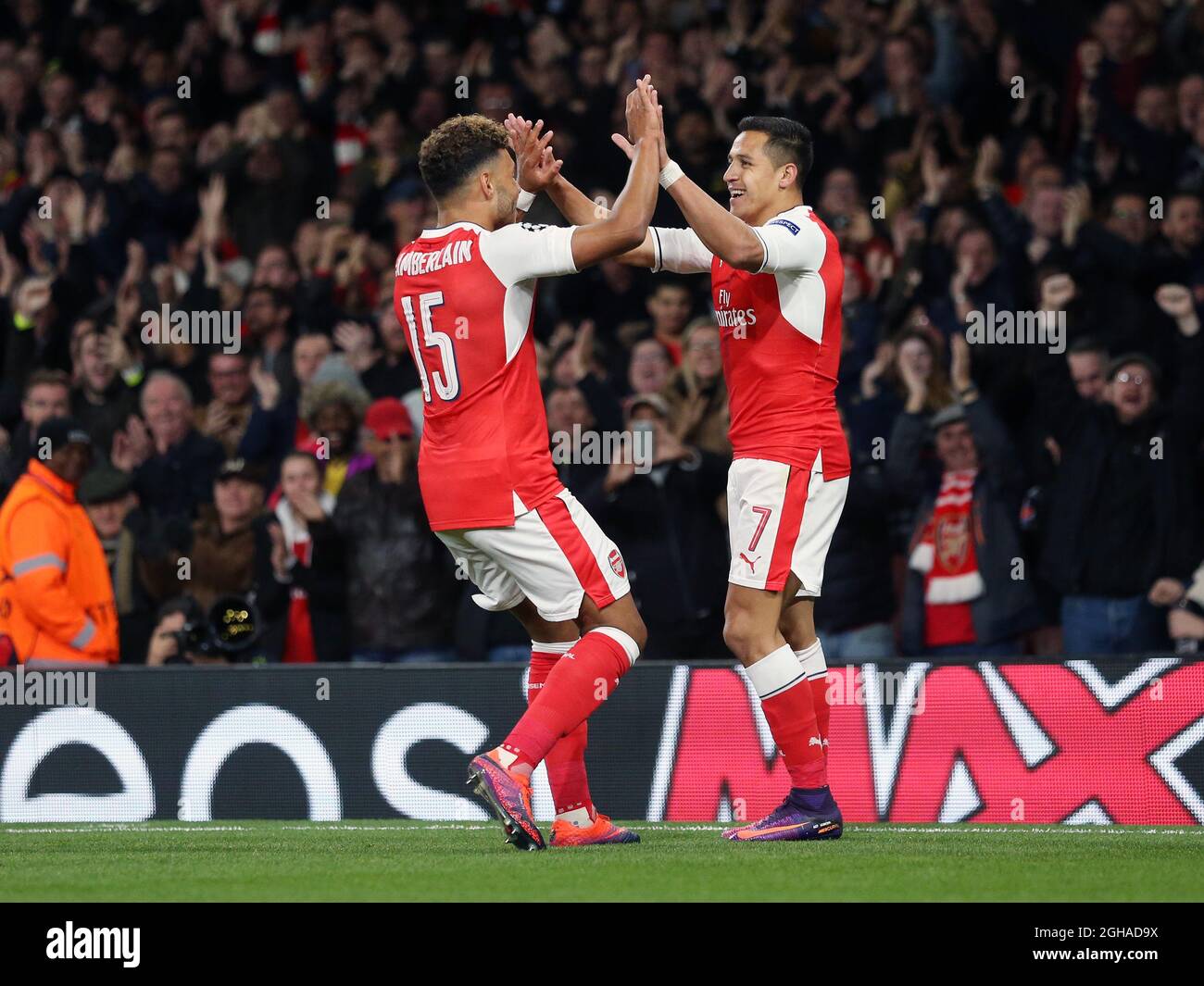 Arsenals alexis sanchez celebrates opening goal hi-res stock ...