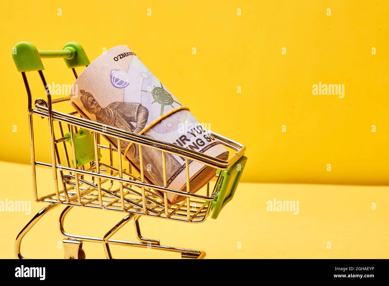 Buying Uzbek sums. Shopping cart and uzbek money. Uzbek money and us ...