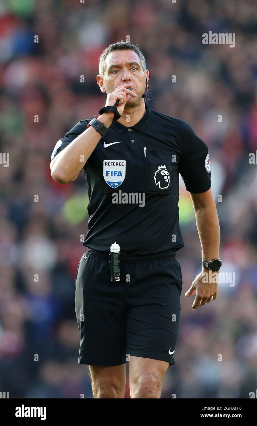 Referee Andre Marriner in action during the Premier League match at the ...