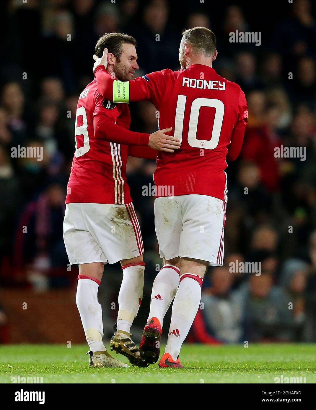 Juan Mata of Manchester United celebrates with Wayne Rooney after ...
