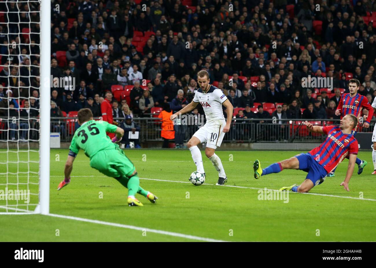 Harry kane goal 2016 hi-res stock photography and images - Alamy