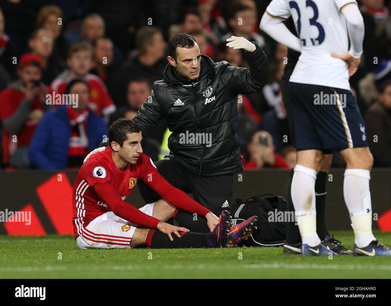 English league soccer football stretcher hi-res stock photography and ...