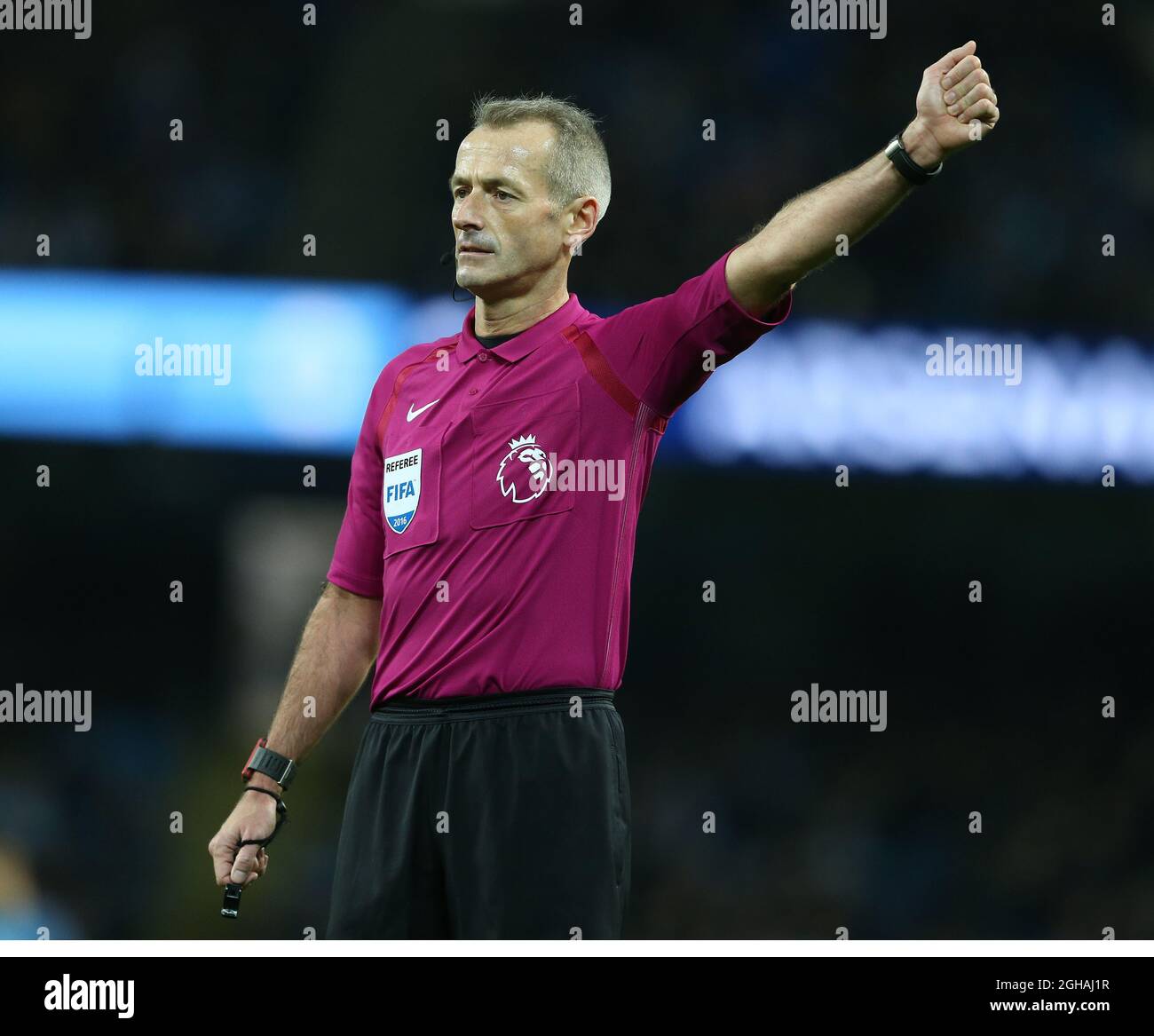 English referee martin atkinson hi-res stock photography and images - Alamy
