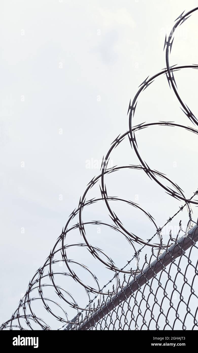 Razor border fence hi-res stock photography and images - Alamy