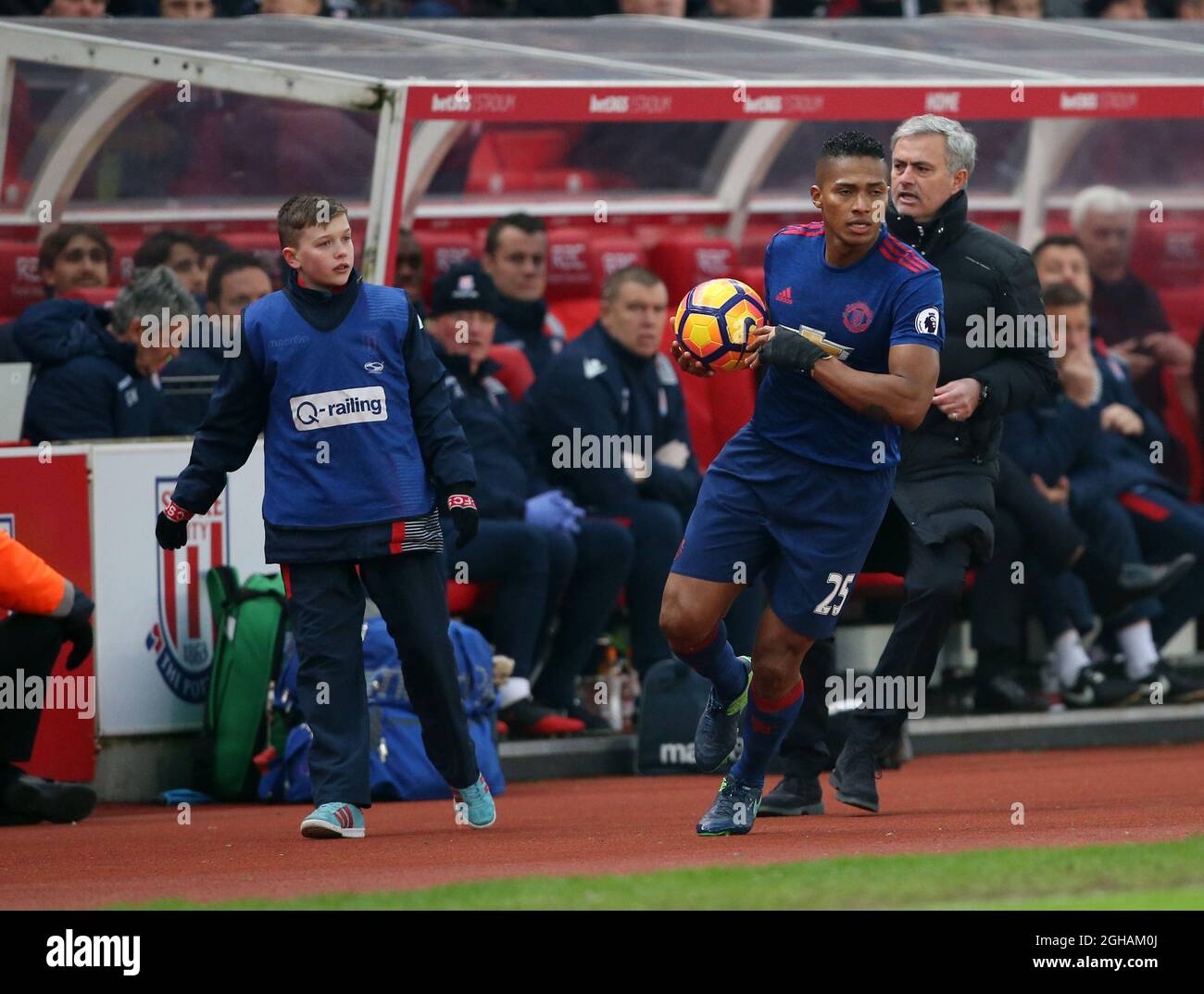 Ball boy premier league hi-res stock photography and images - Alamy