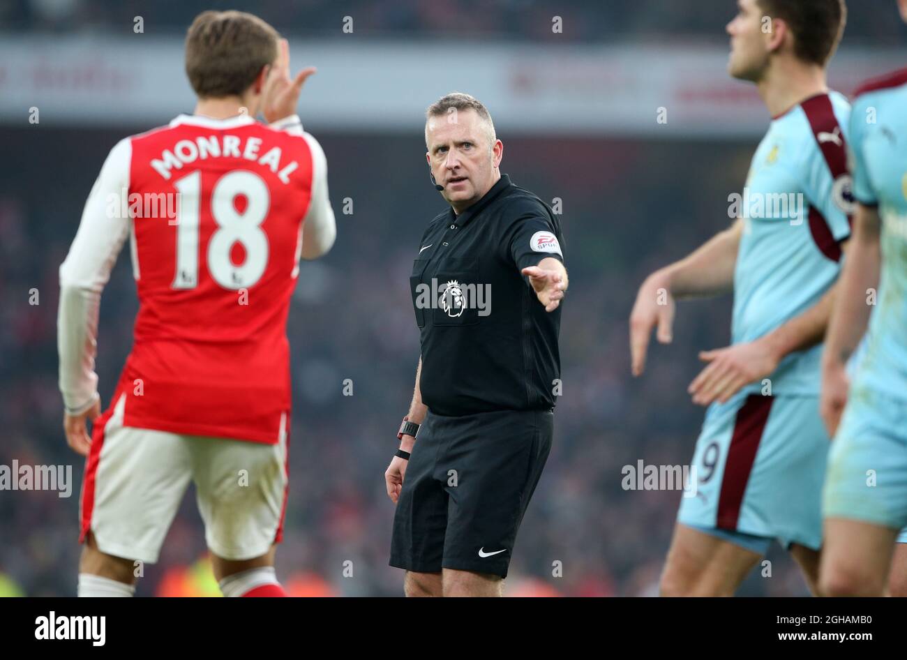 Jon moss referee hi-res stock photography and images - Alamy