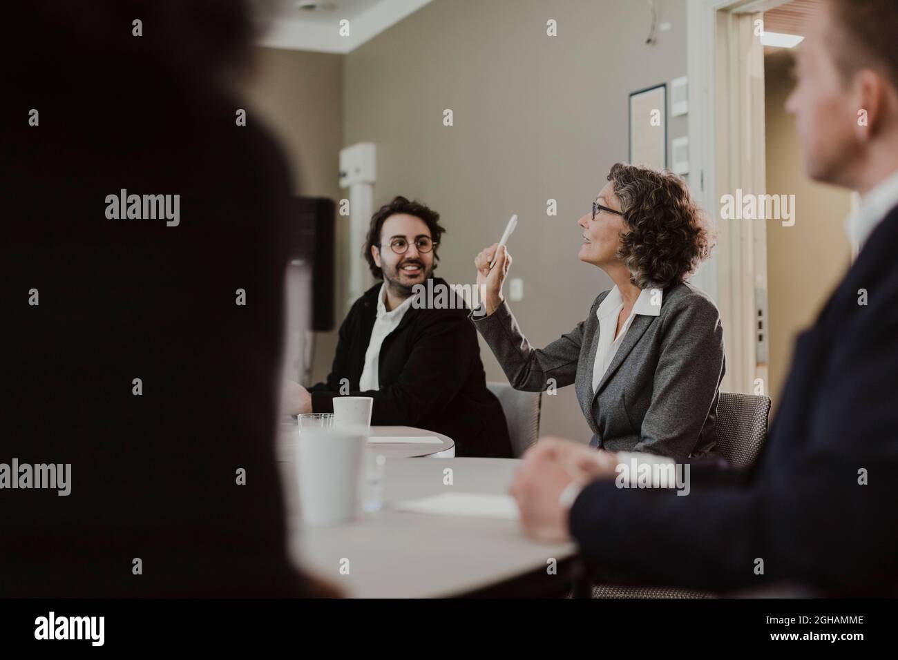 Teamwork asking hi-res stock photography and images - Alamy