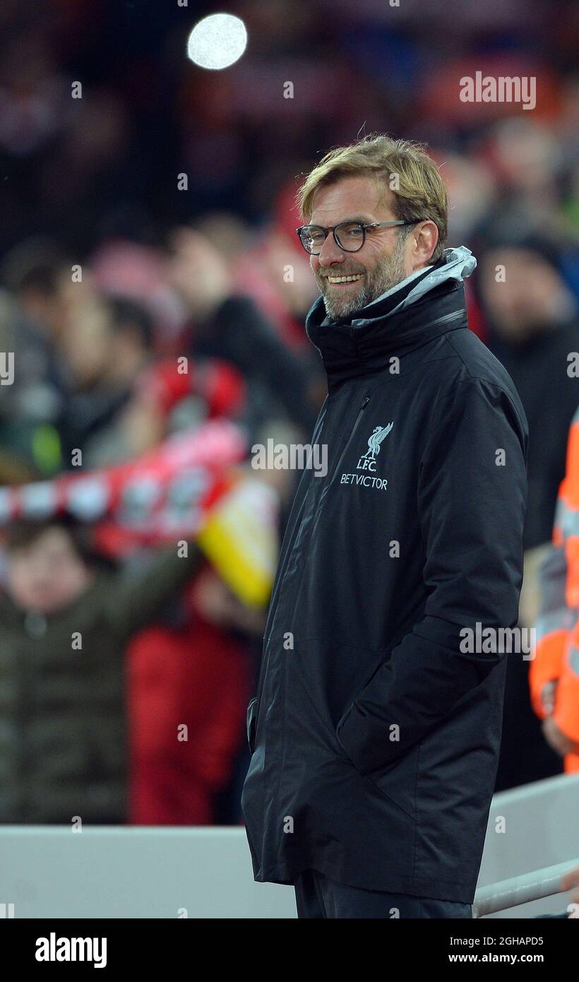 Liverpool jurgen klopp anfield 2017 hi-res stock photography and images ...