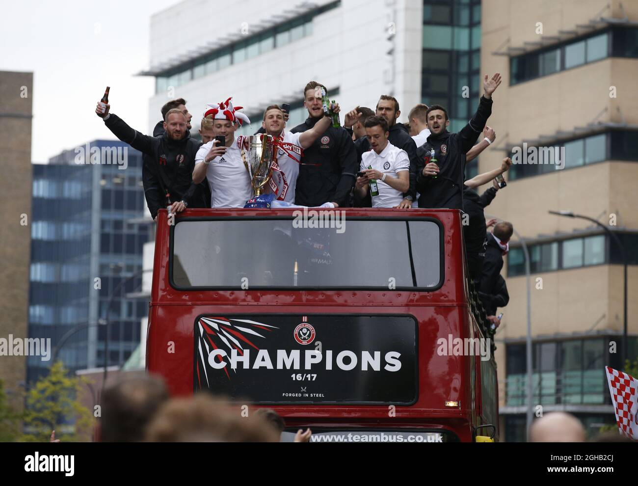 Open top bus parade hi-res stock photography and images - Alamy