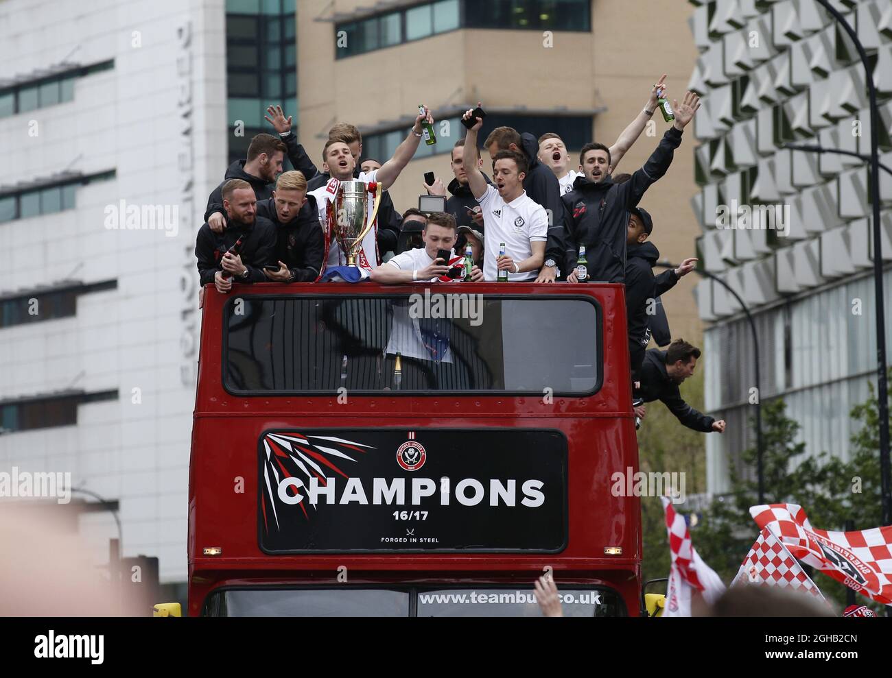 Open top bus parade hi-res stock photography and images - Alamy