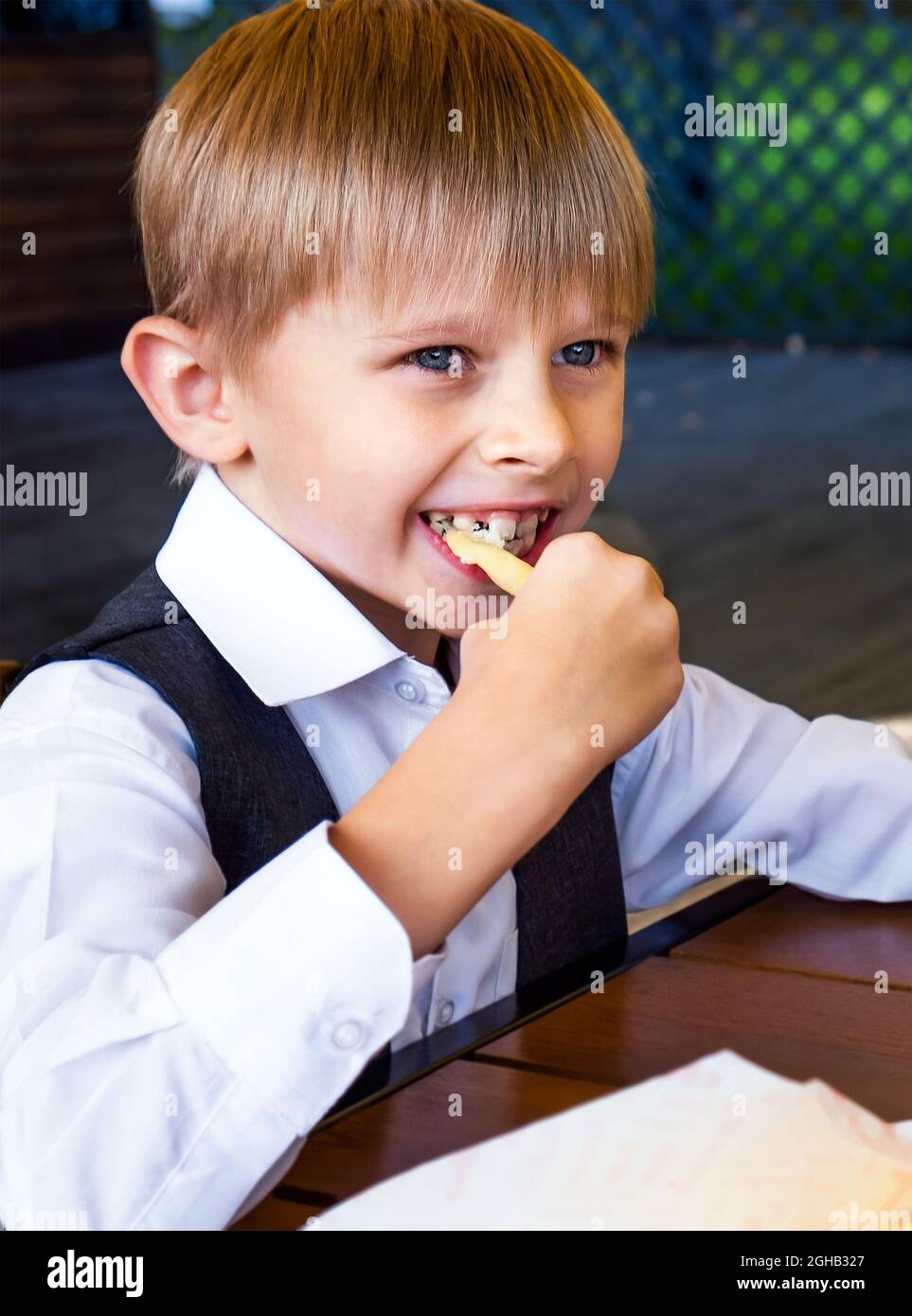 Kid potatoes hi-res stock photography and images - Alamy