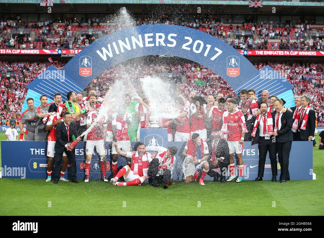 Arsenal celebrate winning the FA Cup during the Emirates FA Cup Final ...