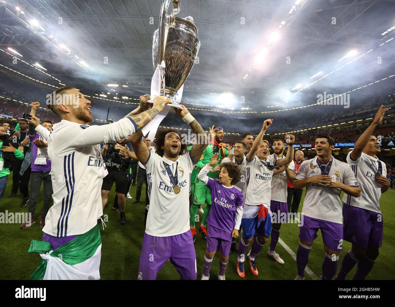 Sergio ramos trophy 2017 hi-res stock photography and images - Alamy