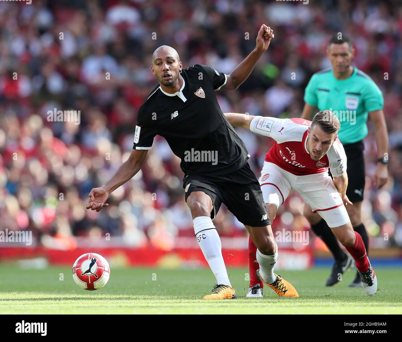 Arsenal's Aaron Ramsey tussles with Seville's Steven NÕZonzi during the ...