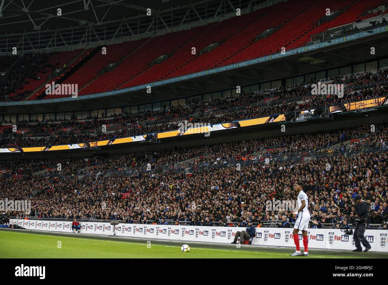 Empty seats at wembley stadium hi-res stock photography and images - Alamy