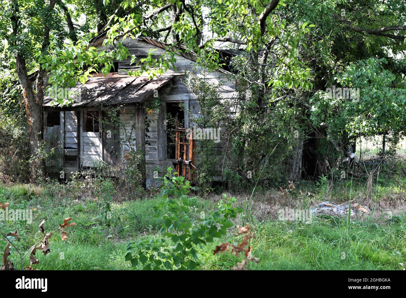 The old abandoned farm house Stock Photo - Alamy