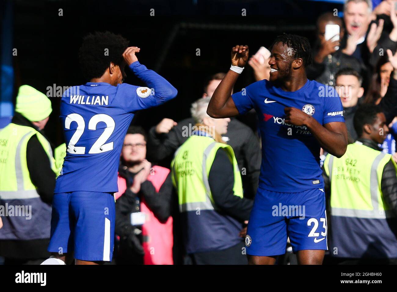Michy Batshuayi of Chelsea celebrate scoring the 4th goal with Willian ...