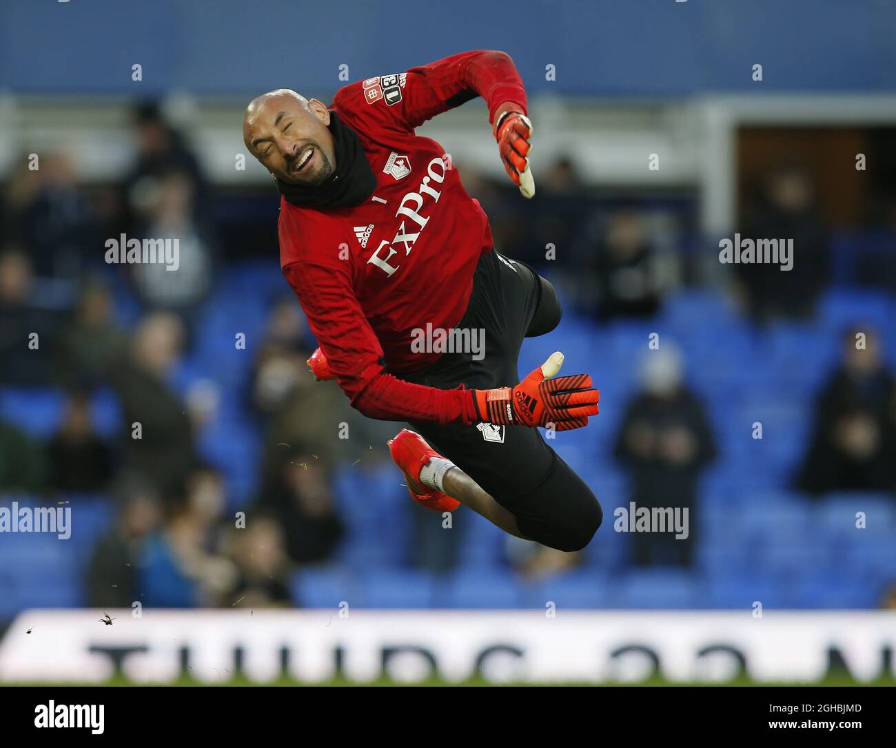 Heurelho Gomes of Watford warms up during the premier league match at ...