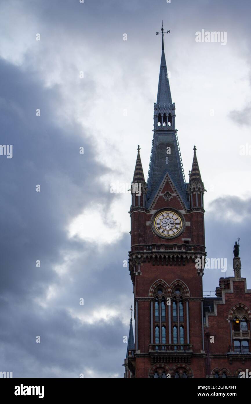 Big ben famous english clock hi-res stock photography and images - Alamy