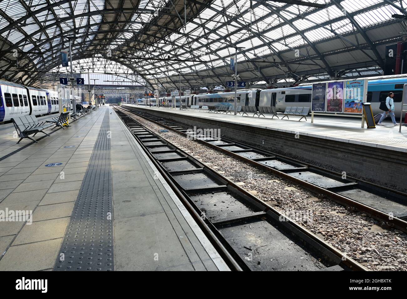 19th century train station liverpool hi-res stock photography and ...