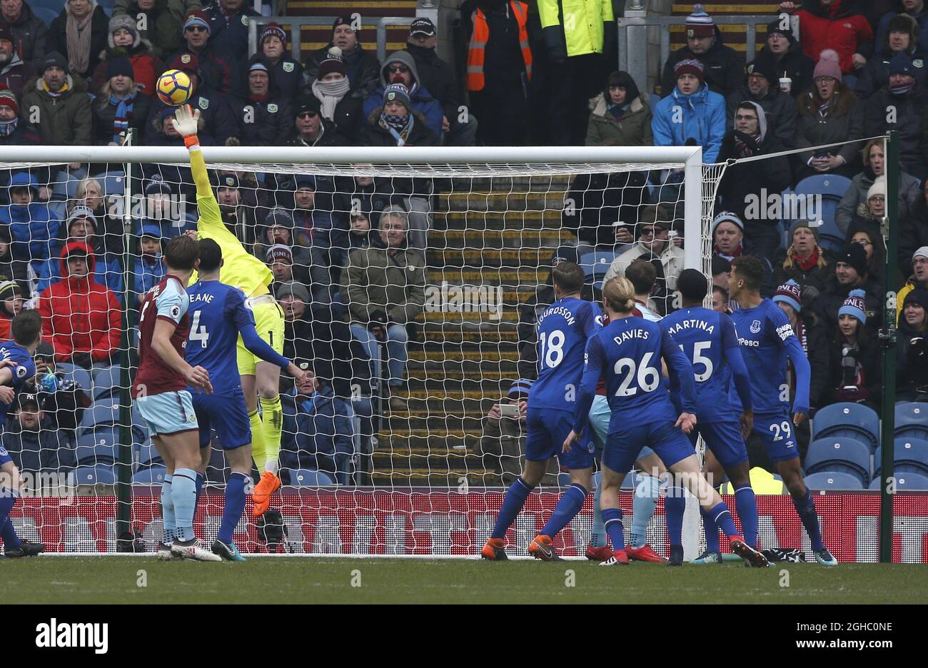 Jordan pickford everton save hi-res stock photography and images - Alamy