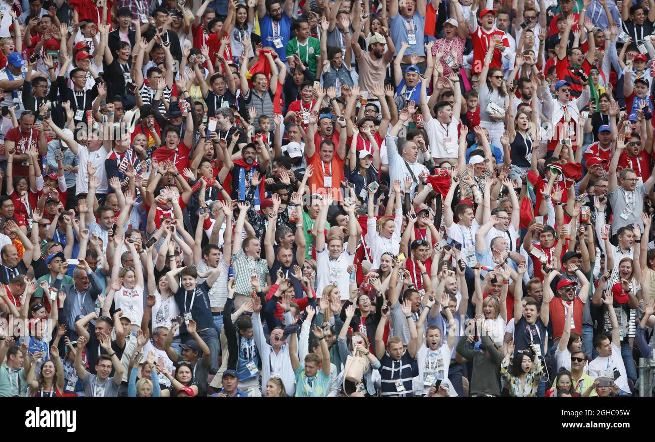 Mexican wave soccer hi-res stock photography and images - Alamy