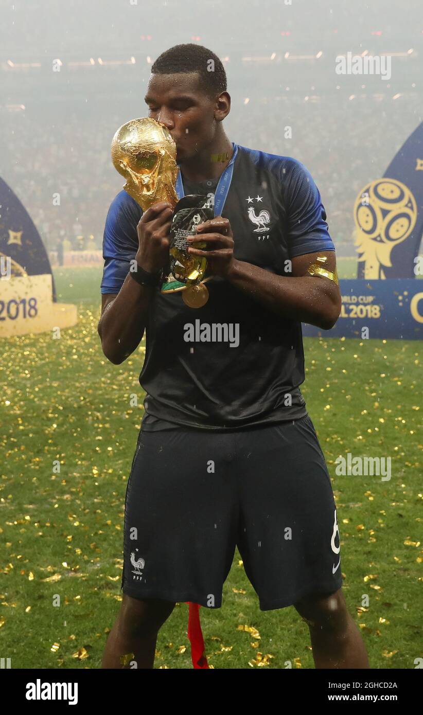 Paul pogba france world cup trophy hi-res stock photography and images ...