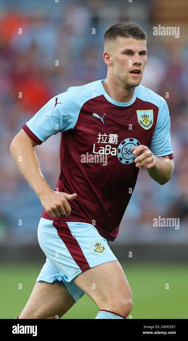 Johann berg gudmundsson burnley hi-res stock photography and images - Alamy